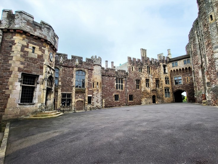 Berkeley Castle – Little Old World